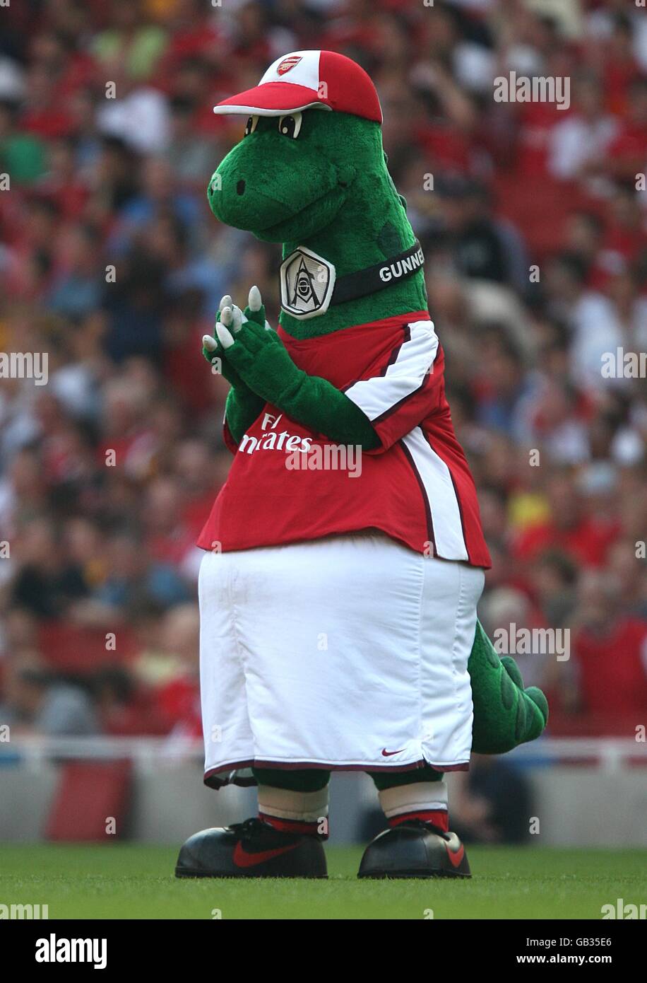 The arsenal mascot gunnersaurus rex hi-res stock photography and images ...