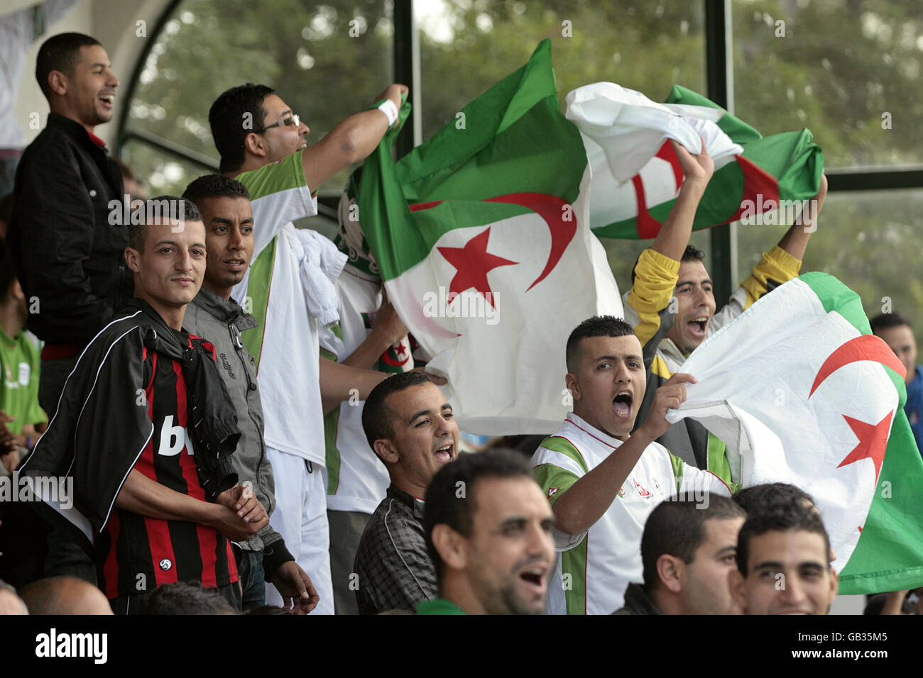 Algerias fans show their support hi-res stock photography and images ...
