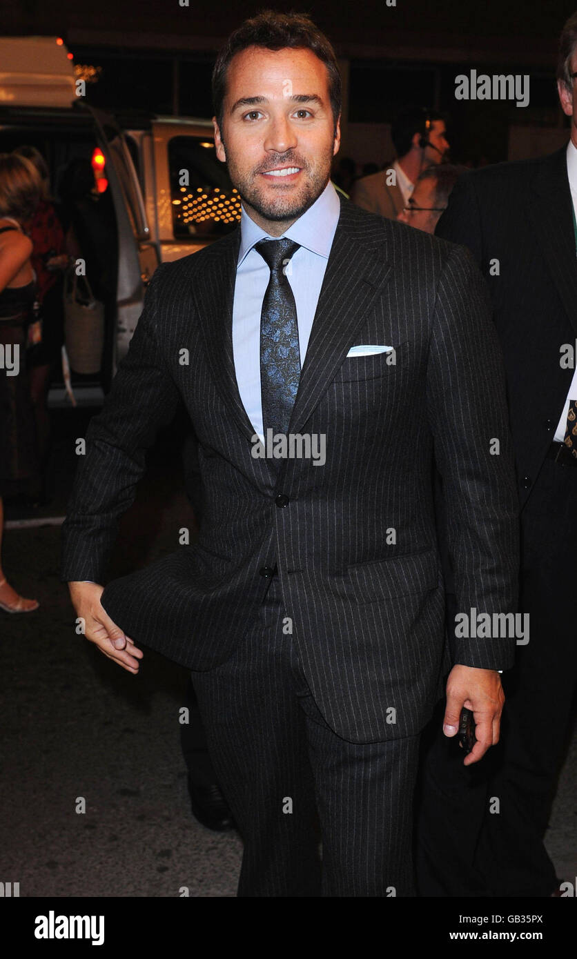 AP OUT Jeremy Piven arrives at the premiere of RocknRolla at the Elgin ...