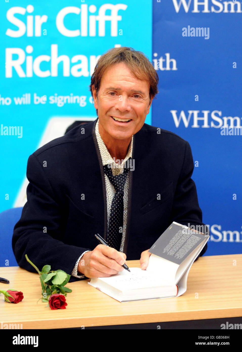 Singer actor cliff richard hi-res stock photography and images - Alamy