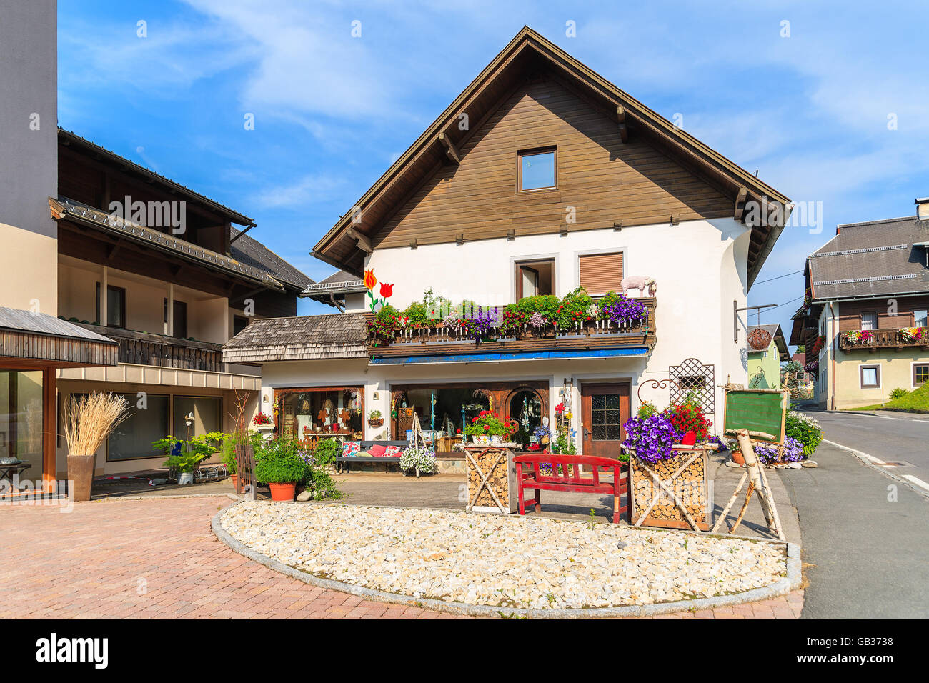 Traditional alpine architecture hi-res stock photography and images - Alamy