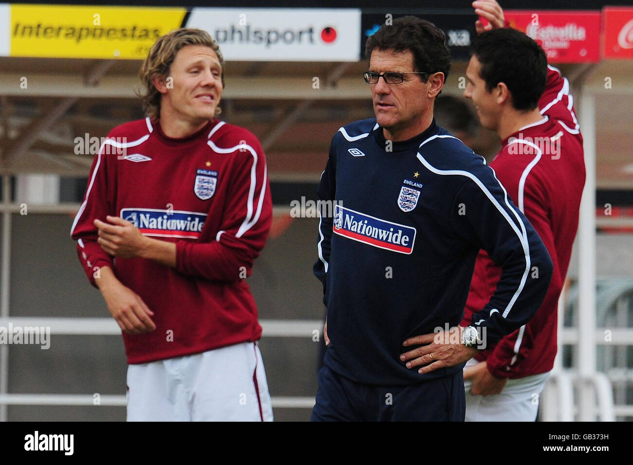 England's Jimmy Bullard (left) and manager fabio Capello during the ...