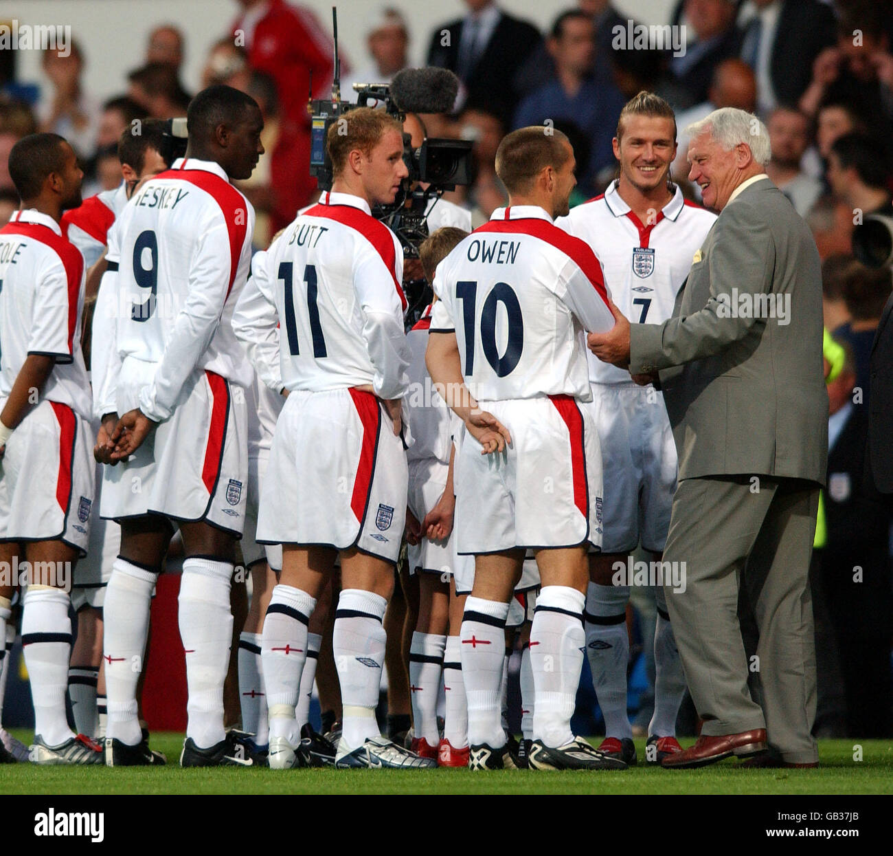Ex England manager Sir Bobby Robson is introduced to the players by ...