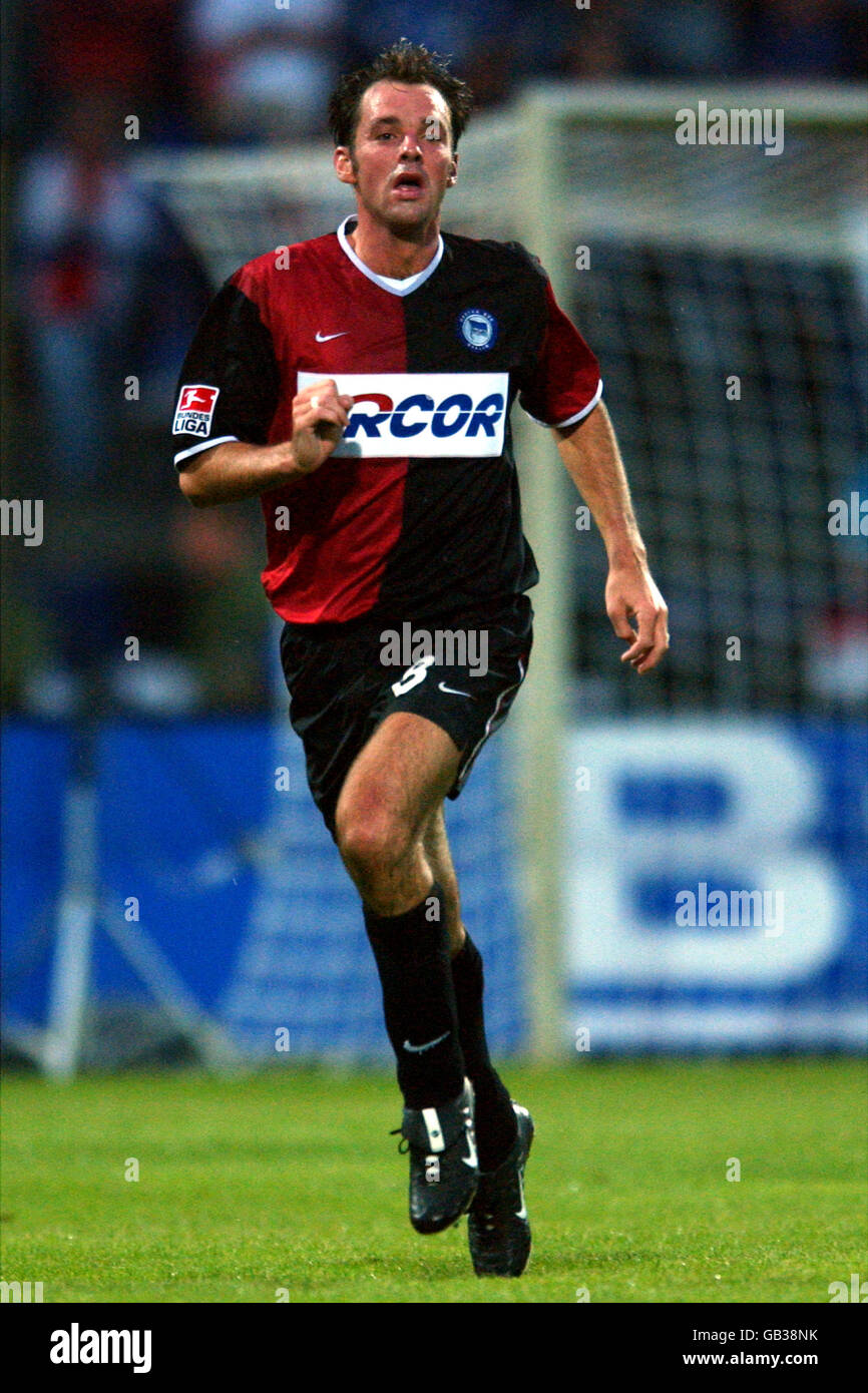 Soccer - Liga-Pokal Cup - SV Hamburg v Hertha Berlin. Bart Goor, Hertha Berlin Stock Photo - Alamy