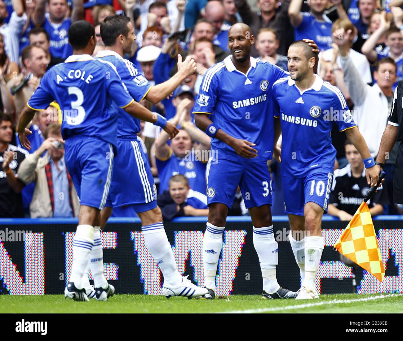 Joe cole chelsea celebrates scoring hi-res stock photography and images ...