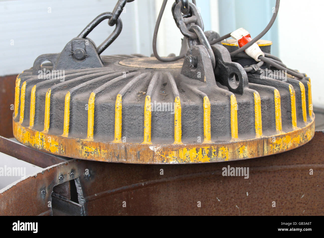 Powerful magnet loading unloading hi-res stock photography and images ...
