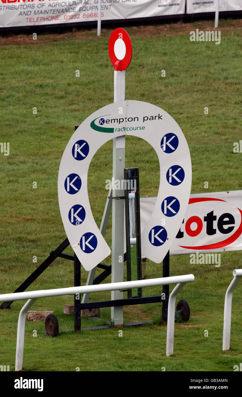 Horse Racing - Kempton Park Racecourse Stock Photo - Alamy