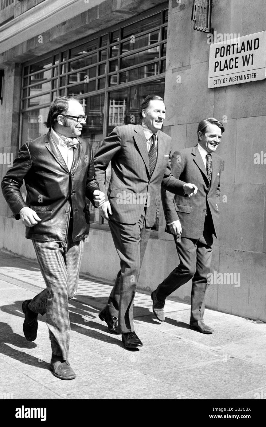 Mile minute Black and White Stock Photos & Images - Alamy