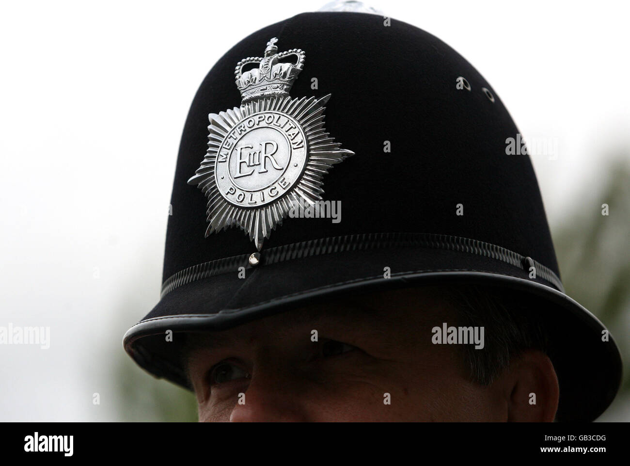 Helmet worn by metropolitan police constable hi-res stock photography ...