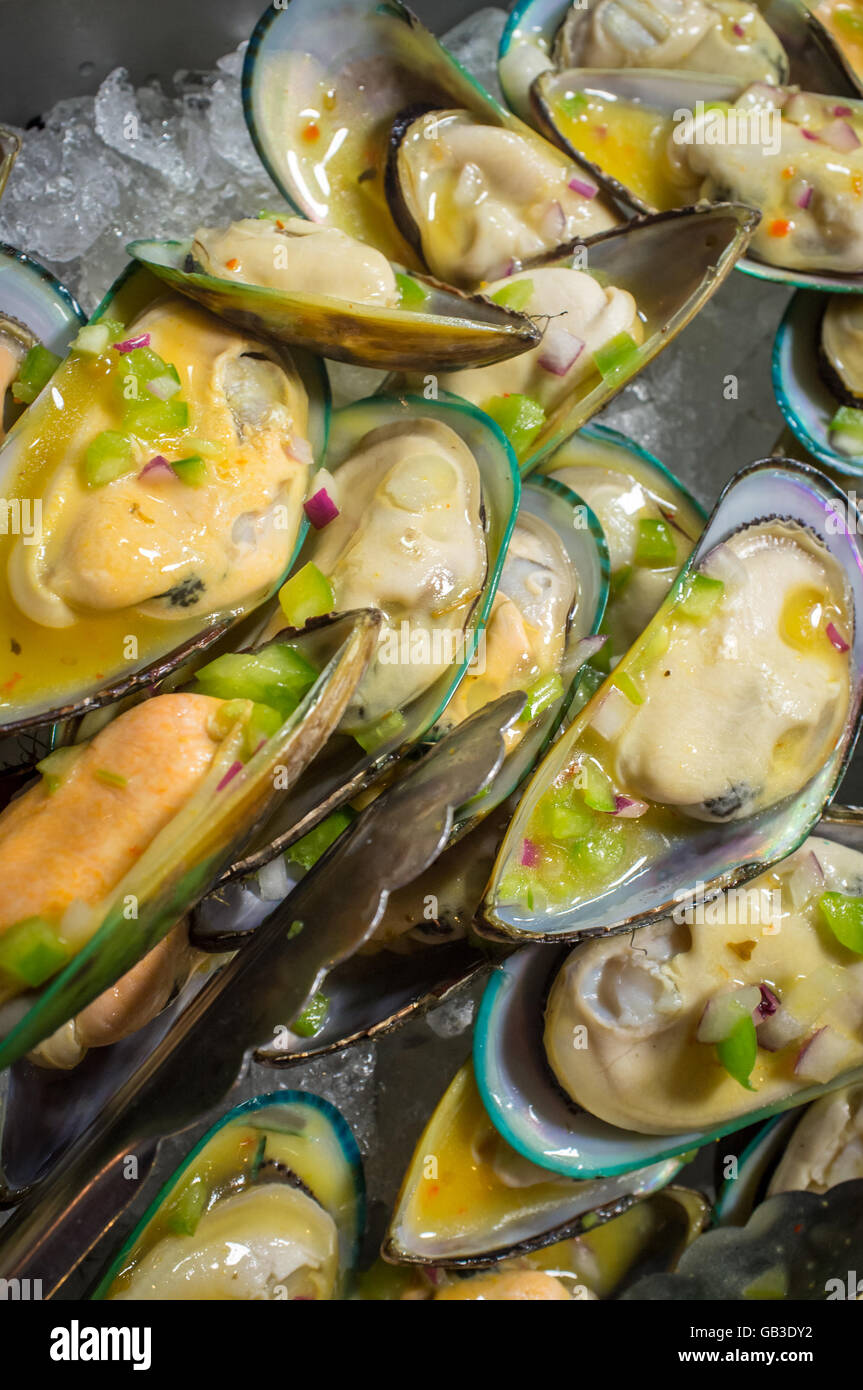 Fresh muscles seafood fish shellfish hi-res stock photography and ...
