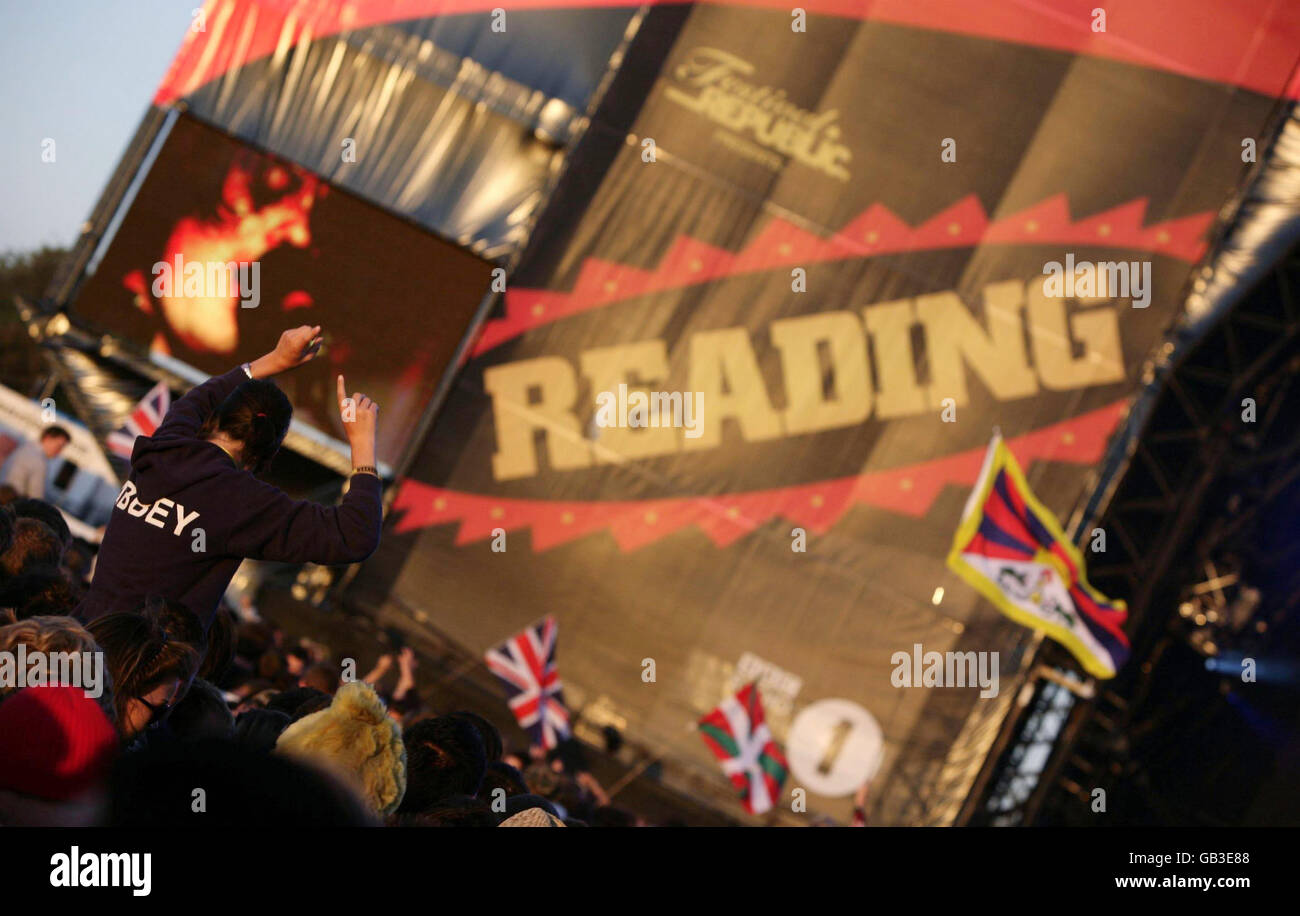 Showbiz music festival crowd performing on stage flag hi-res stock ...