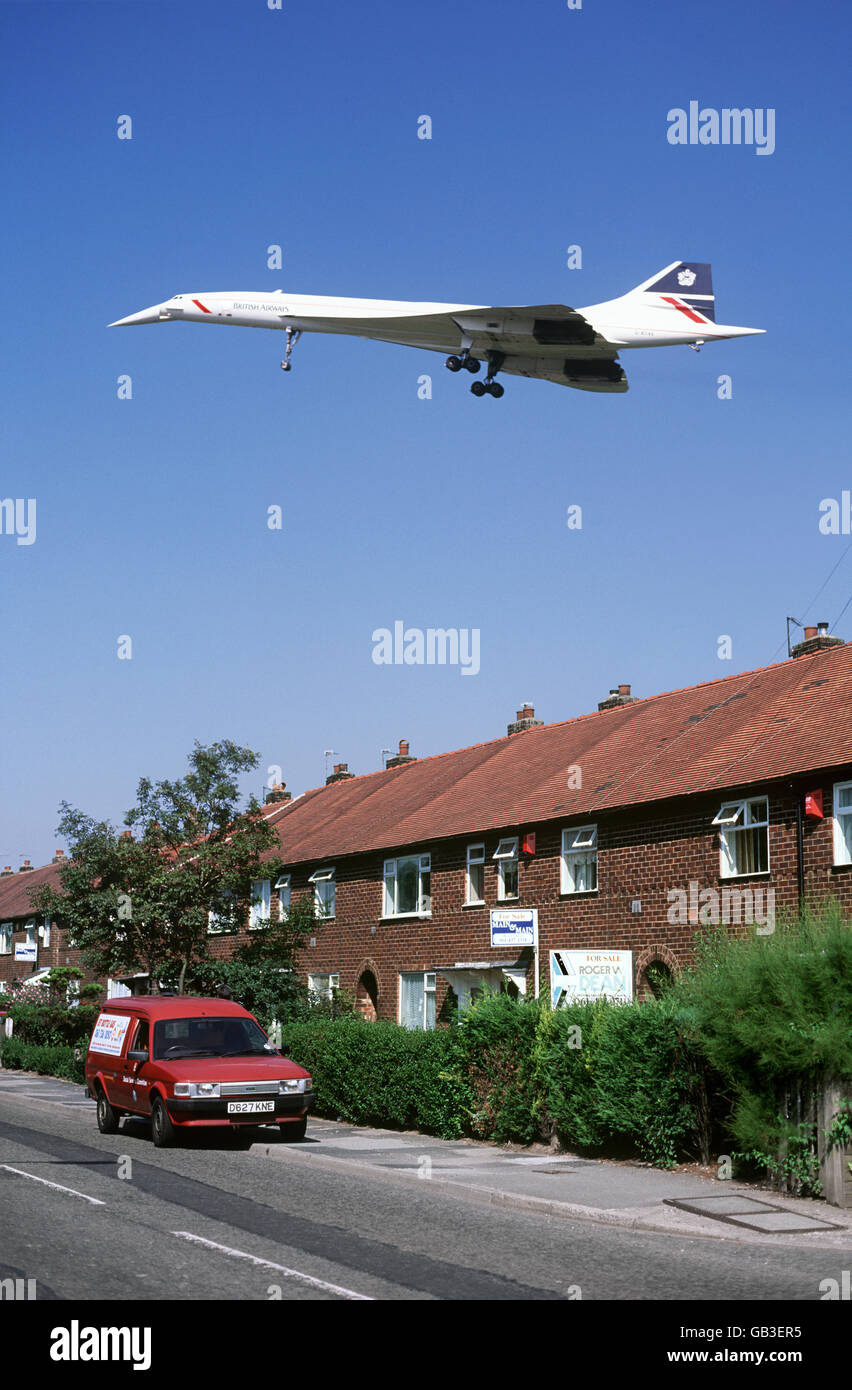 Concord coming in to land at Manchester Airport in 1993. (Flying low ...