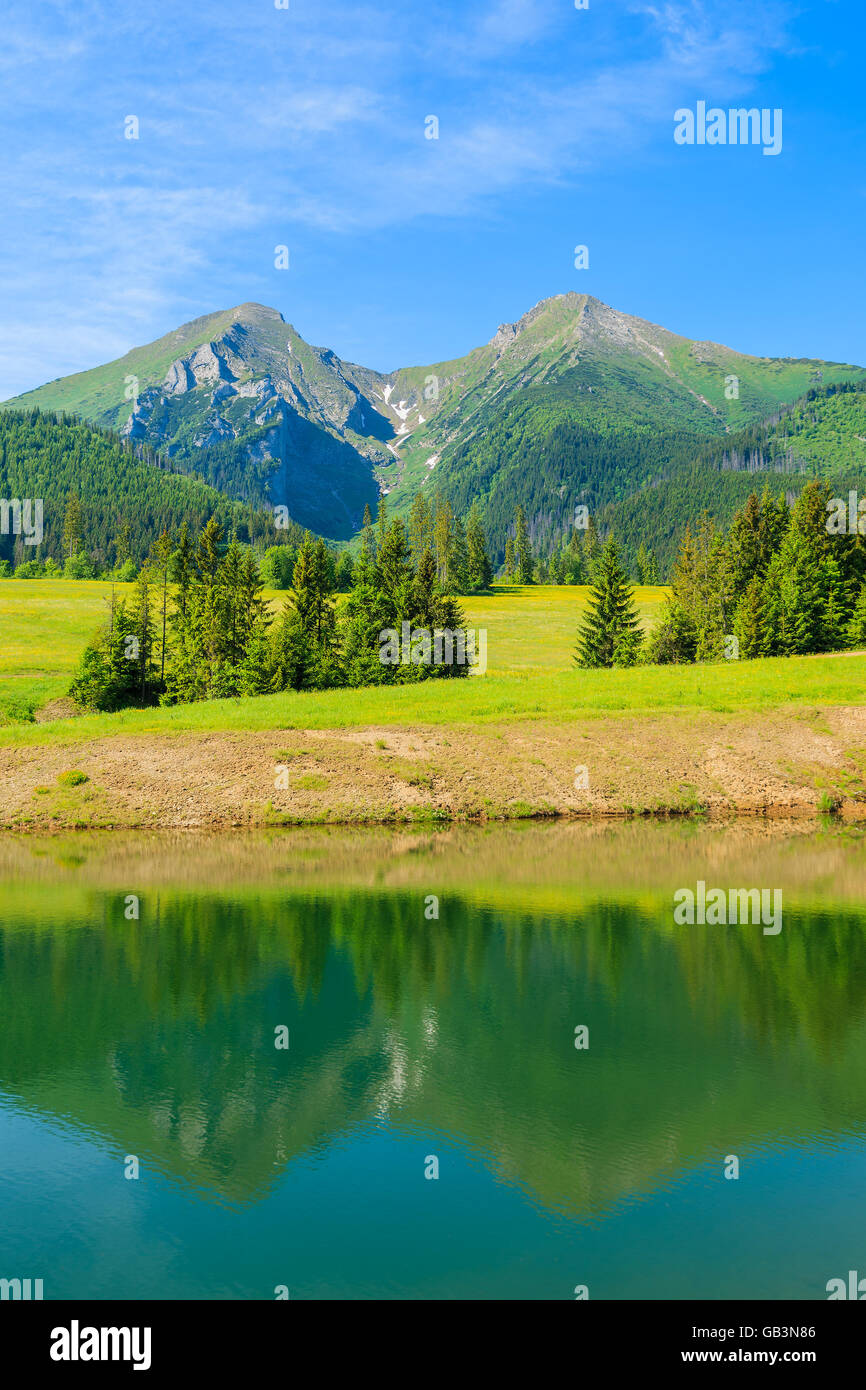 Beautiful mountain lake reflection hi-res stock photography and images ...