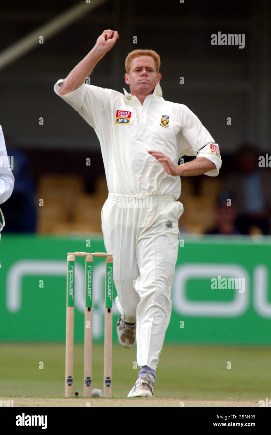 South africas shaun pollock in action hi-res stock photography and ...