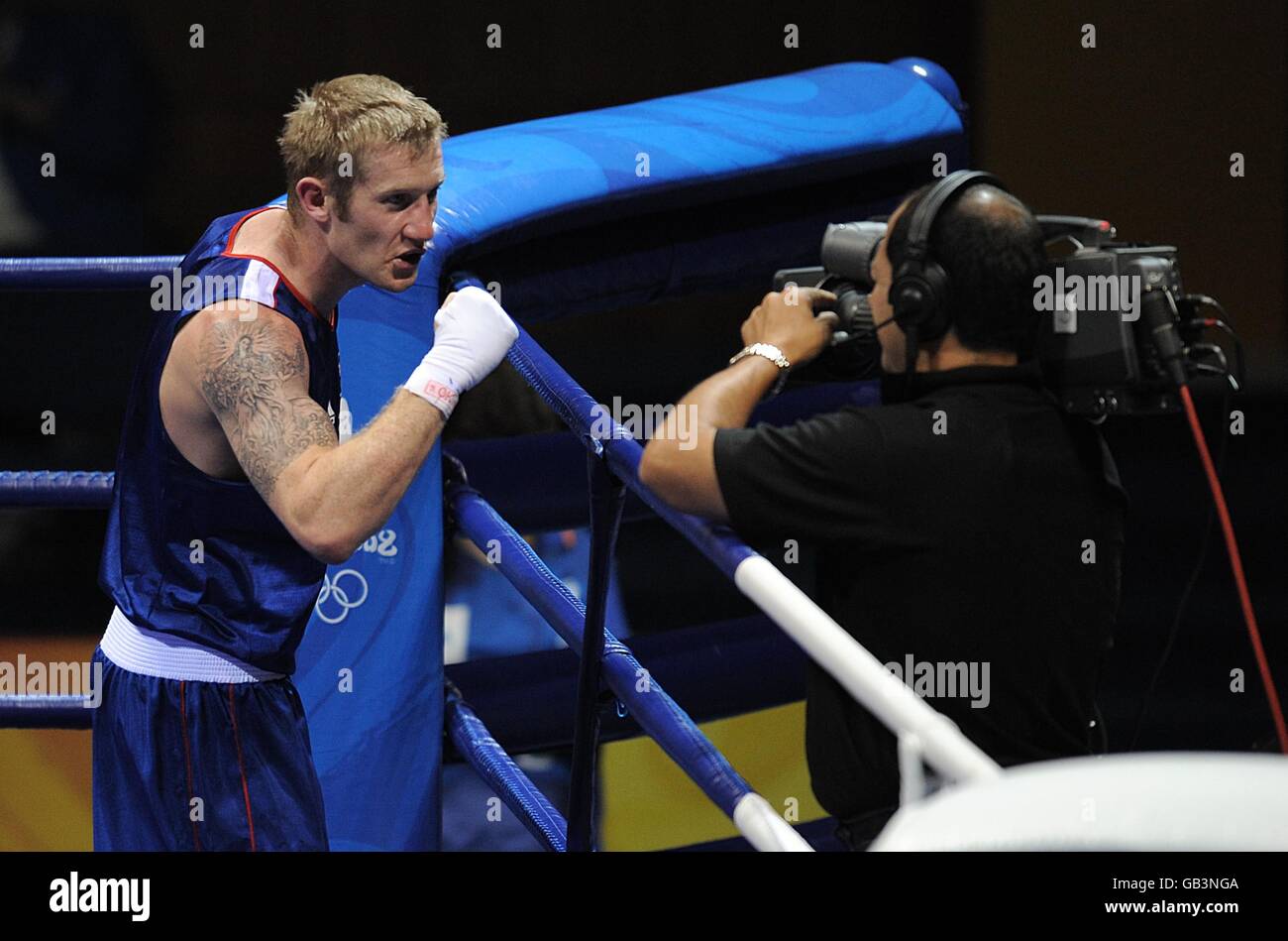 Great Britain's Tony Jeffries celebrates after defeating Columbia's ...