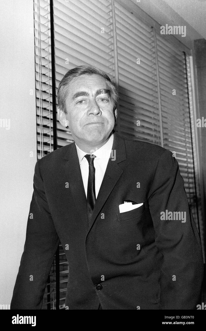 Tony hancock signed abc television hi-res stock photography and images ...