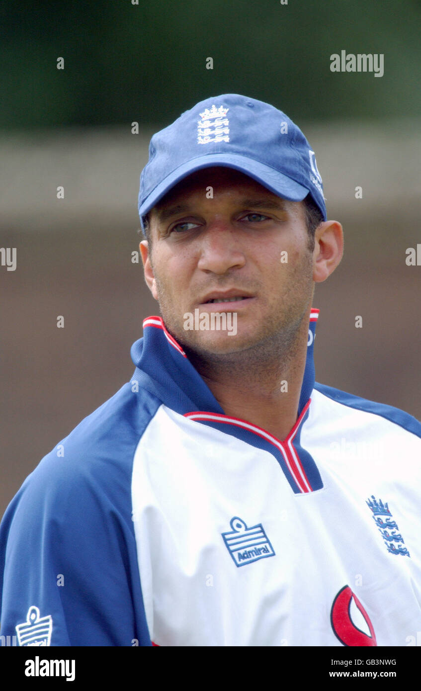 Mark butcher cricket hi-res stock photography and images - Alamy