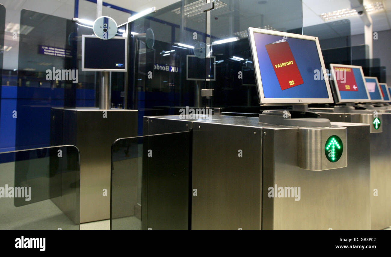 New facial recognition technology trials hi-res stock photography and ...