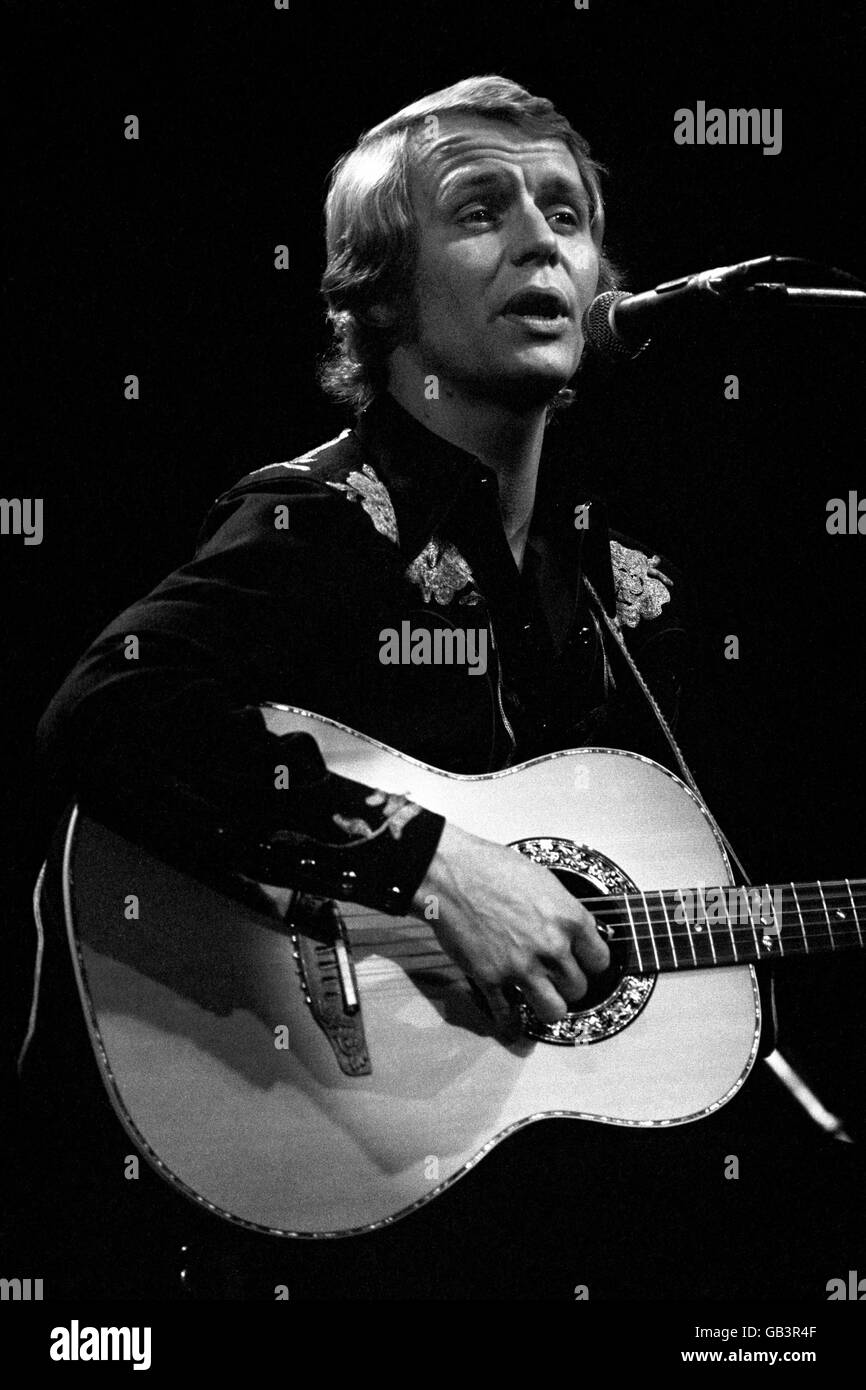 American actor David Soul, who plays the tough cop 'Hutch' in ...