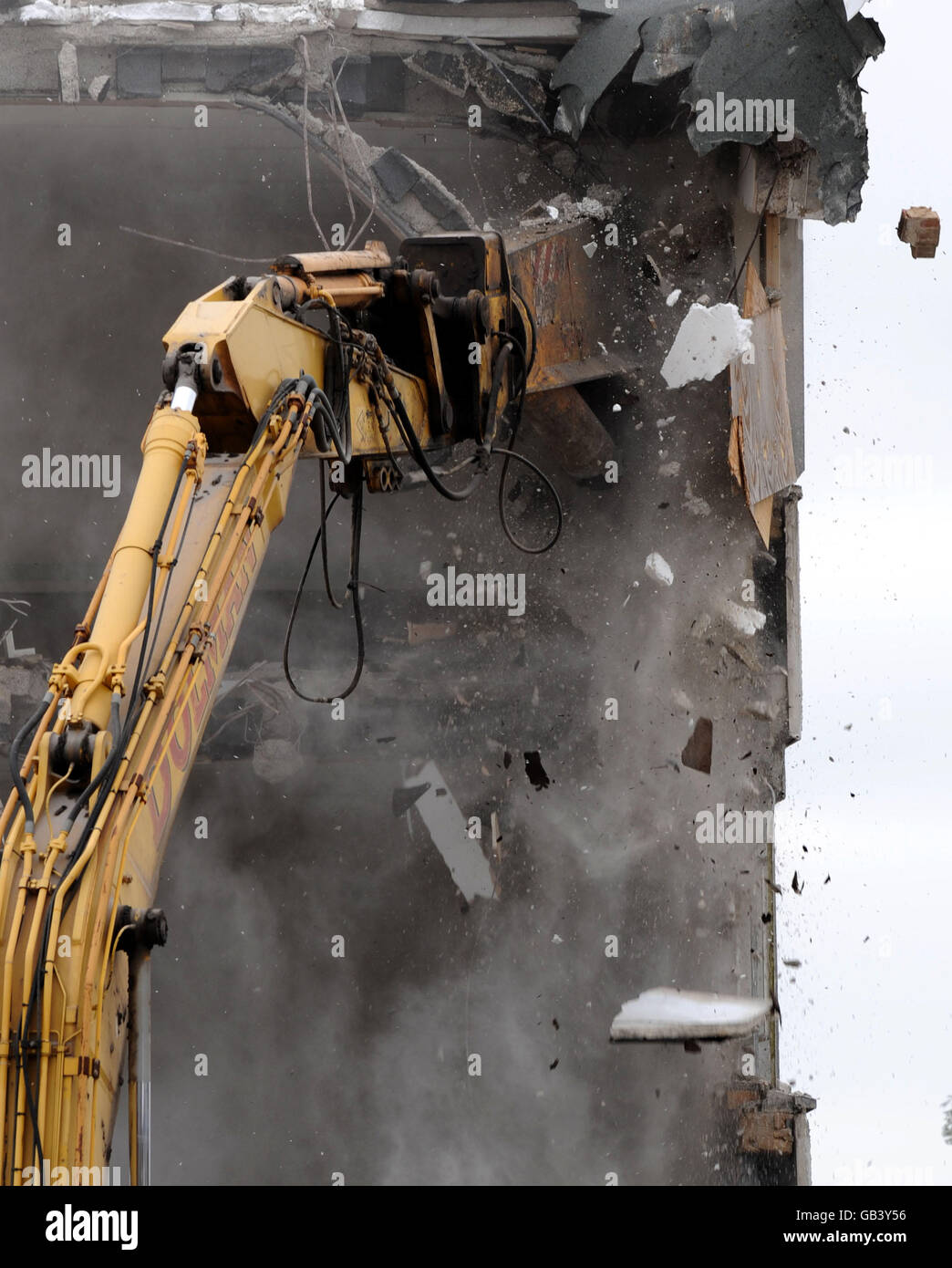 Demolition shear hi-res stock photography and images - Alamy