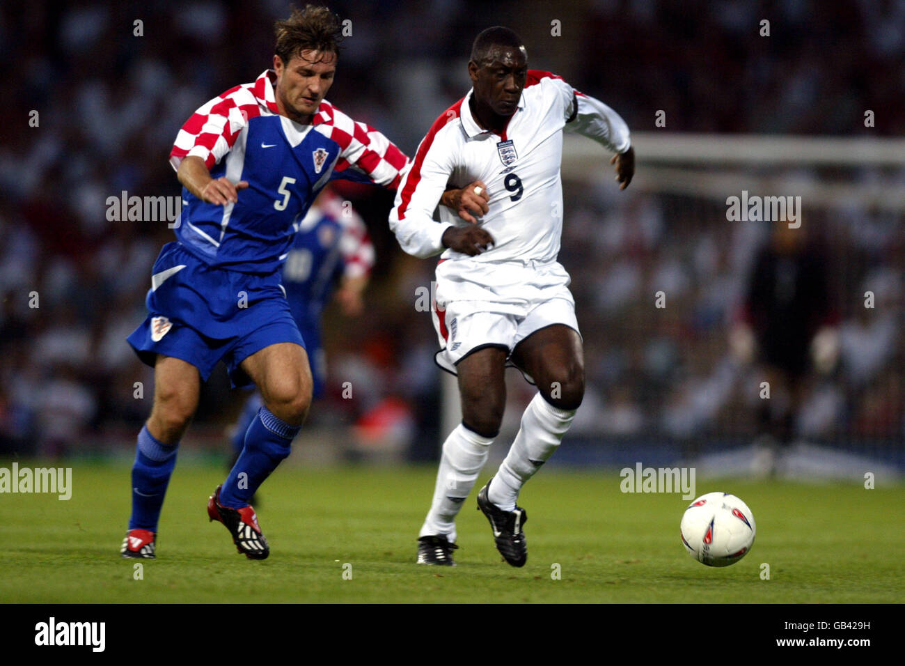 England's Emile Heskey (r) and Croatia's Robert Kovac (l) chase for the ...