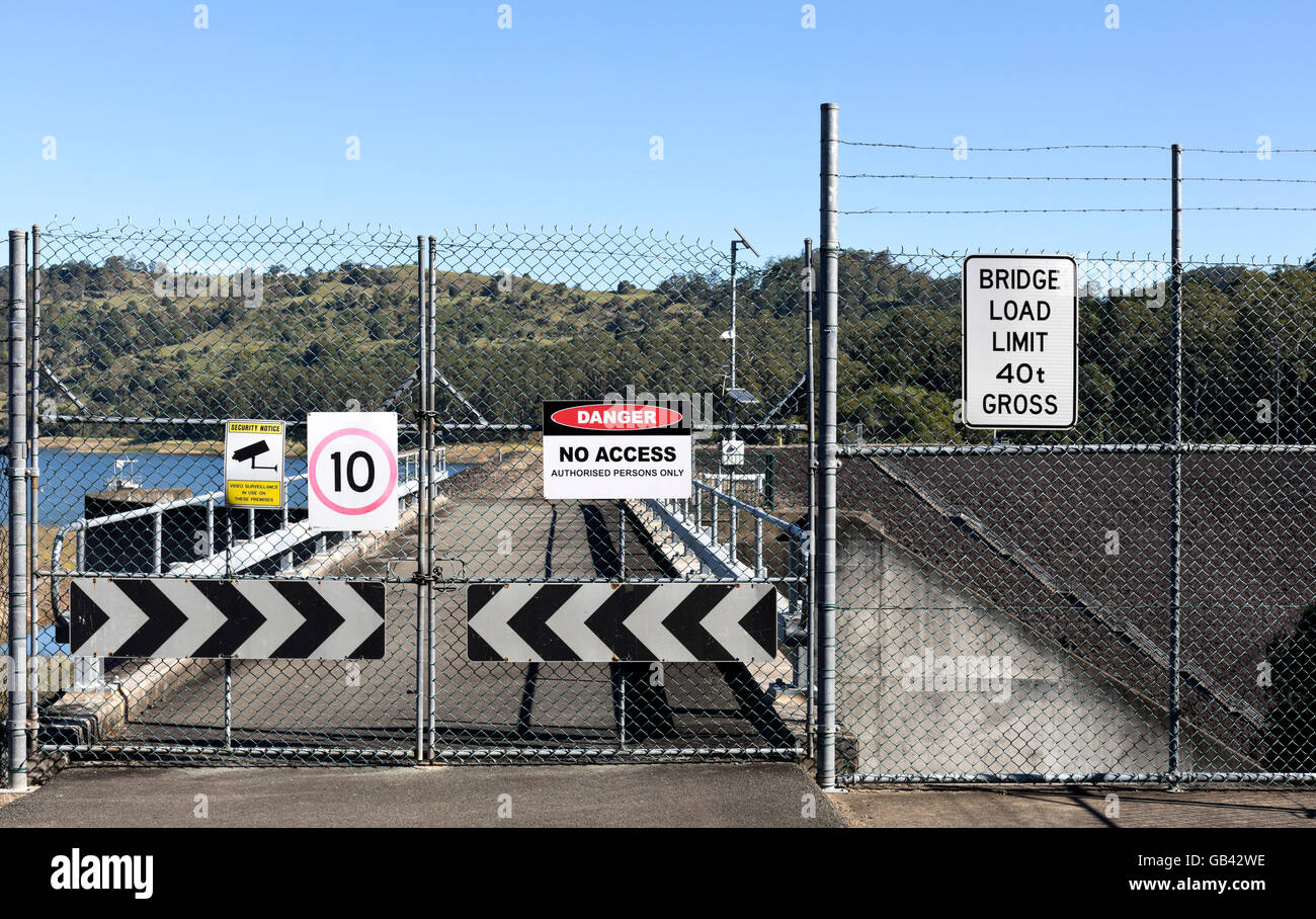 Load signs hi-res stock photography and images - Alamy