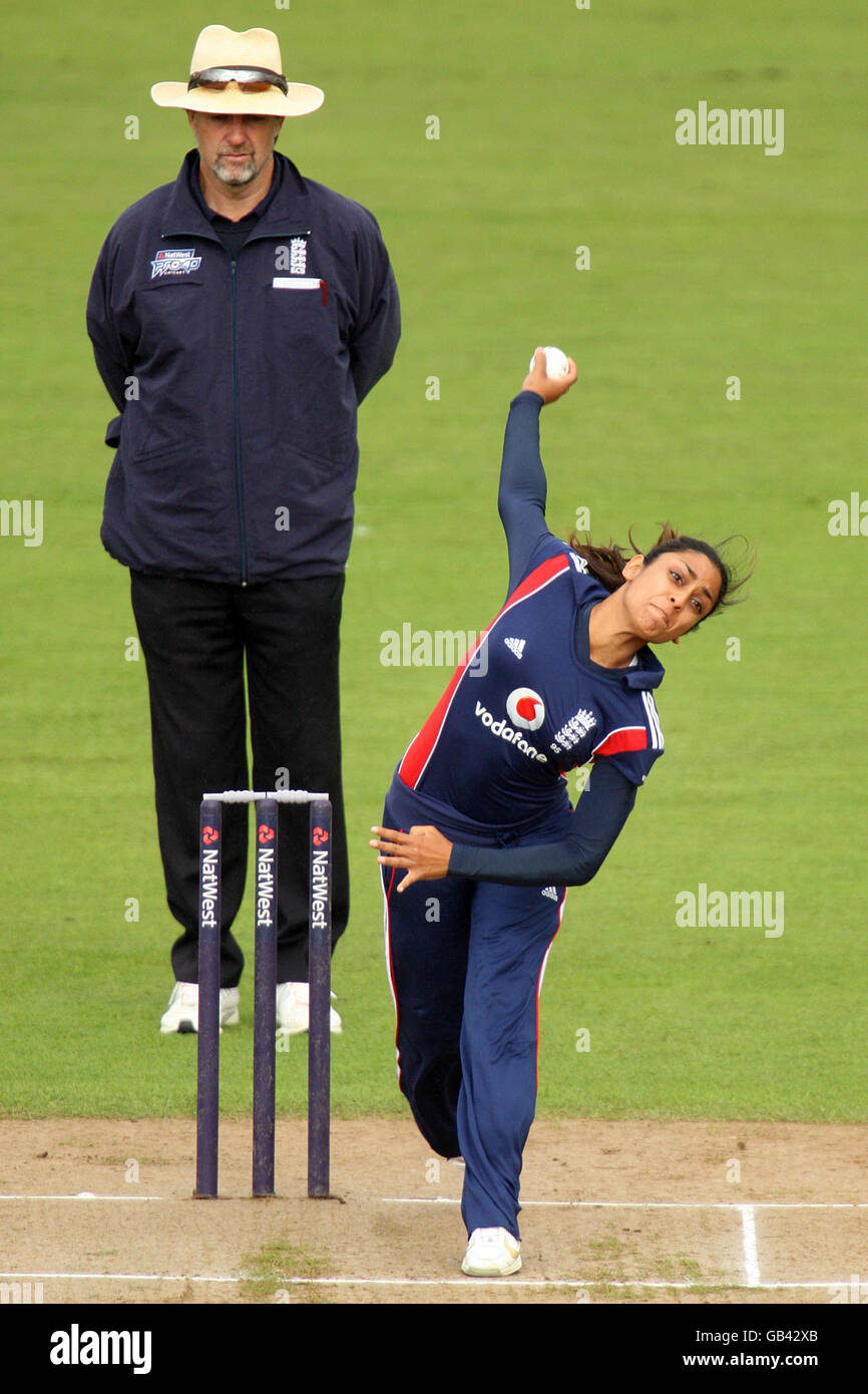 Isa guha hi-res stock photography and images - Alamy