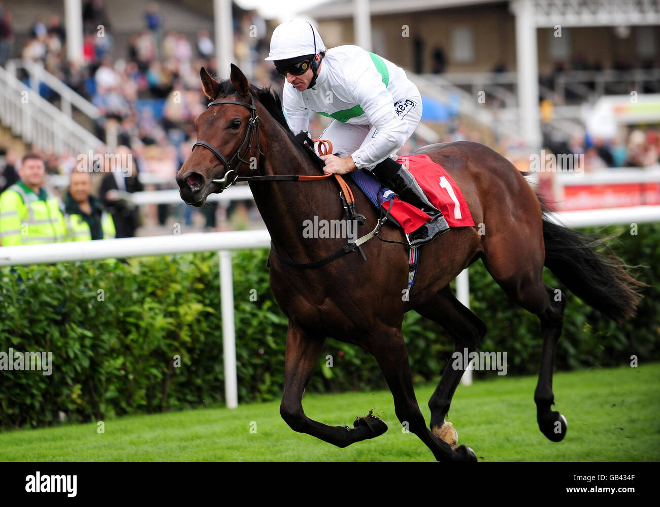 Rainbow View ridden by Jimmy Fortune wins The Robin Hood Airport ...