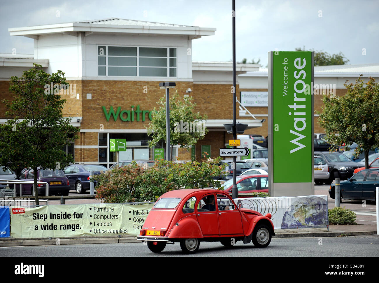 Welcome to waitrose sign hi-res stock photography and images - Alamy