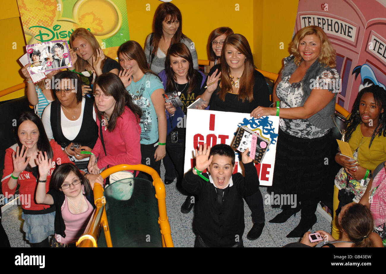 Central london to see the actors of camp rock hi-res stock photography ...