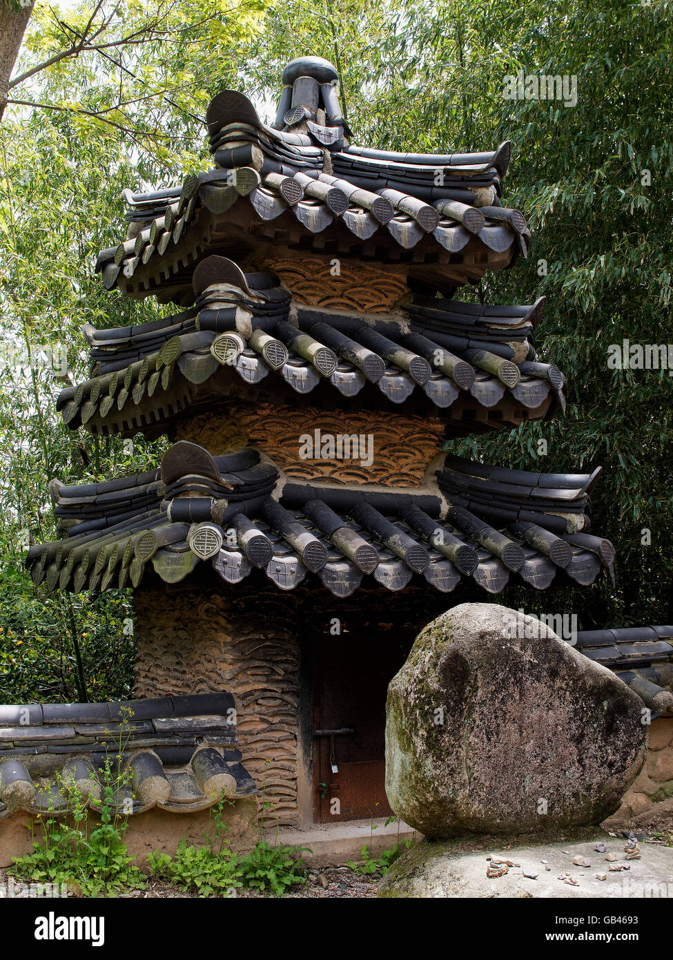 bamboo, buddhist temple Beomosa near Busan, province Gyeongsangnam-do ...