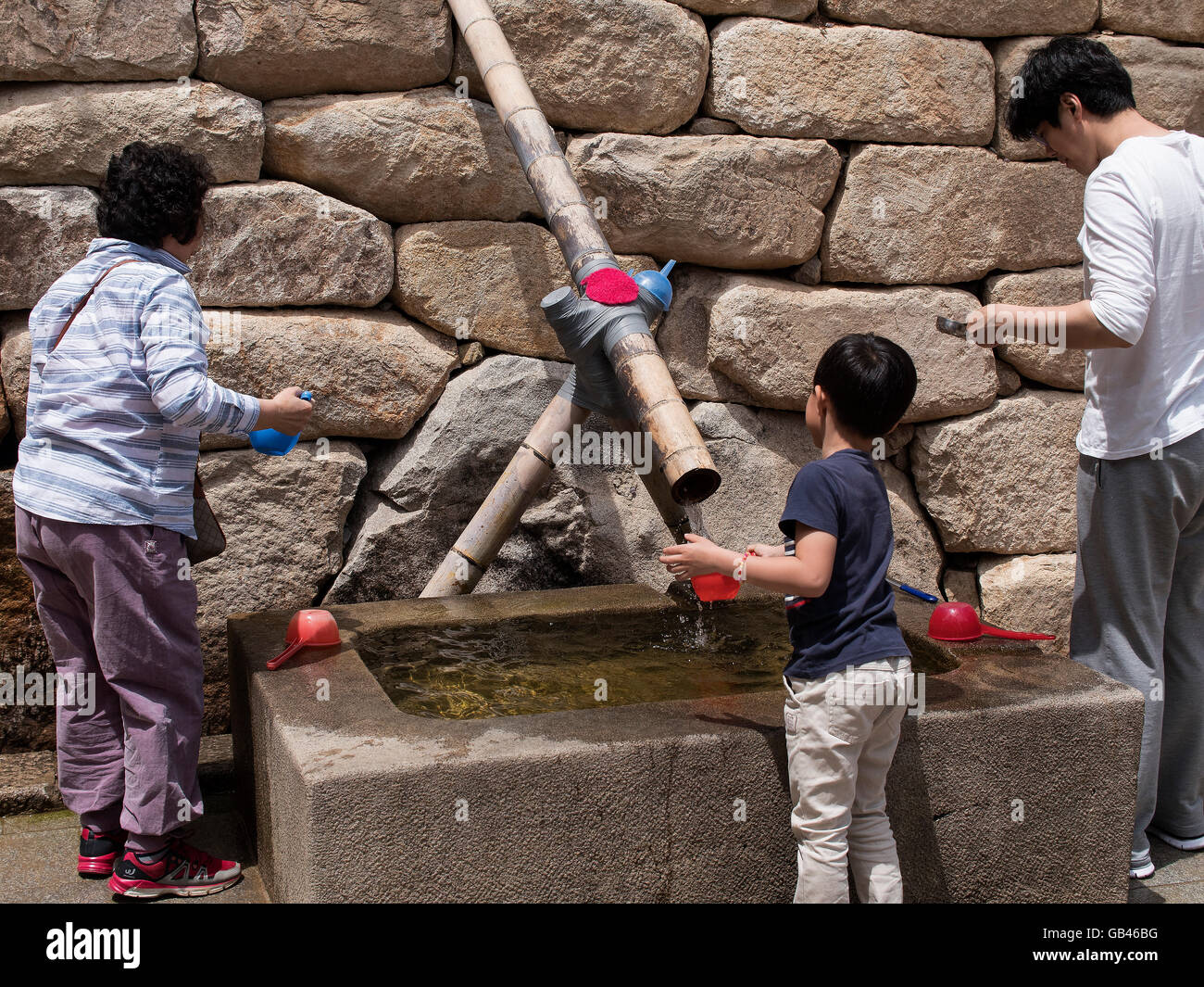 Well temple hi-res stock photography and images - Alamy