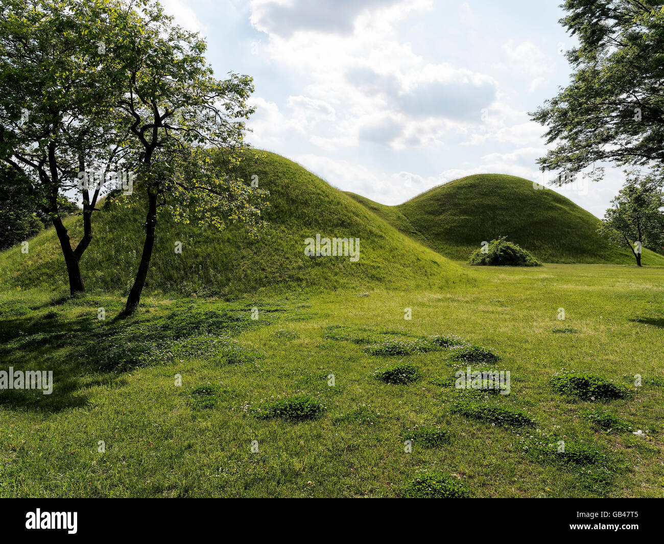 Korean burial mound hi-res stock photography and images - Alamy