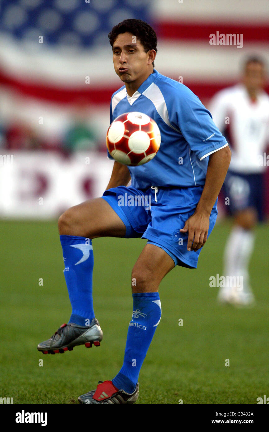 Soccer - CONCACAF Gold Cup 2003 - Group C - USA v El Salvador. Gilberto ...