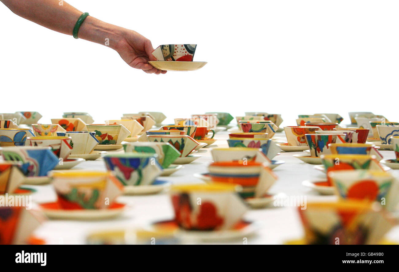 Clarice Cliff teacup auction Stock Photo - Alamy