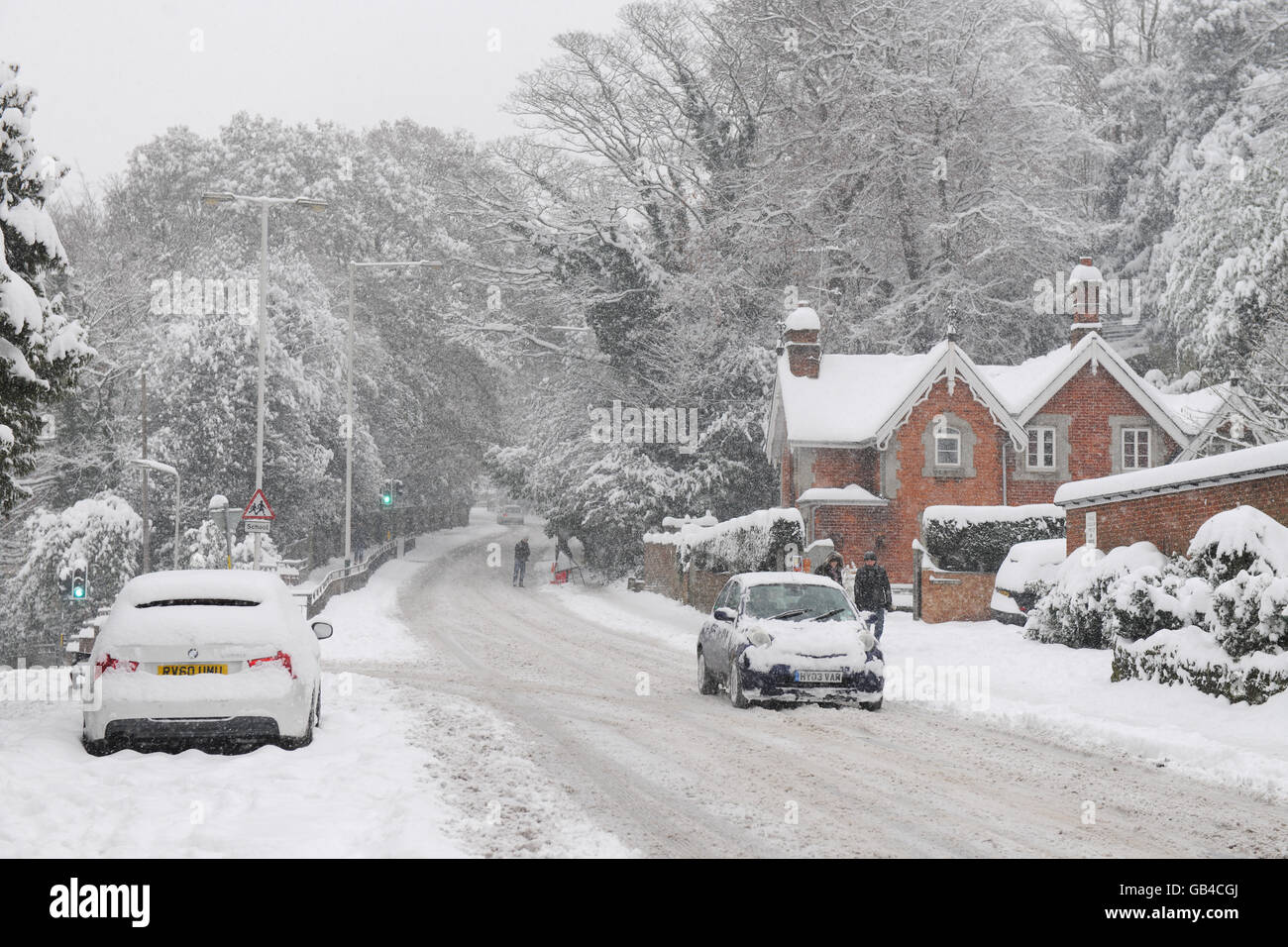 Snowy street in residential hi-res stock photography and images - Alamy