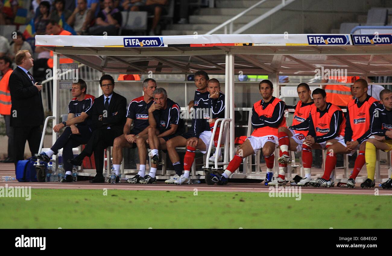England subs bench hi-res stock photography and images - Alamy