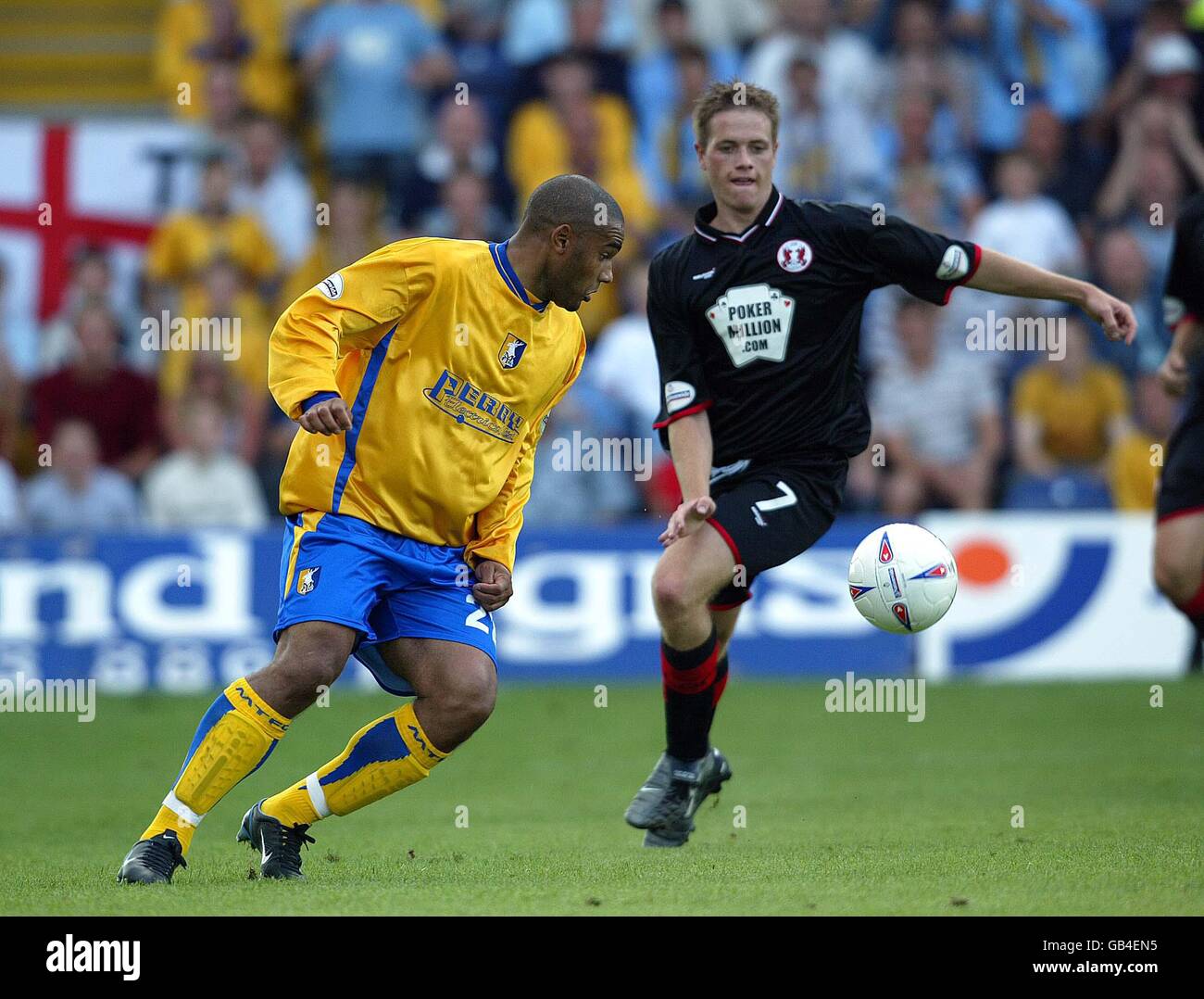 Mansfield Town's Iyseden Christie and Leyton Orient's Justin Miller ...