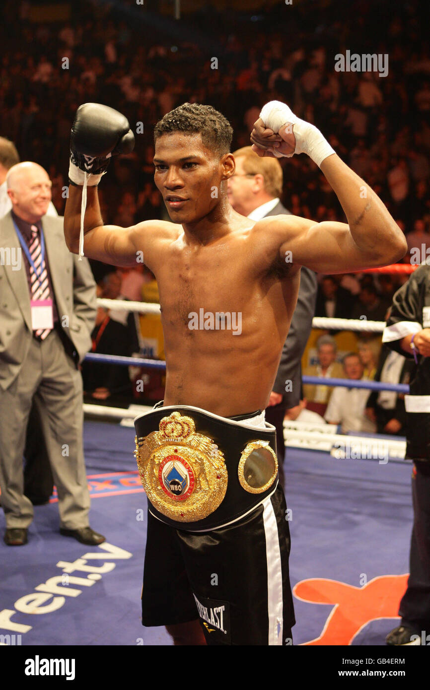 Breidis Prescott celebrates his victory over Amir Khan during their ...