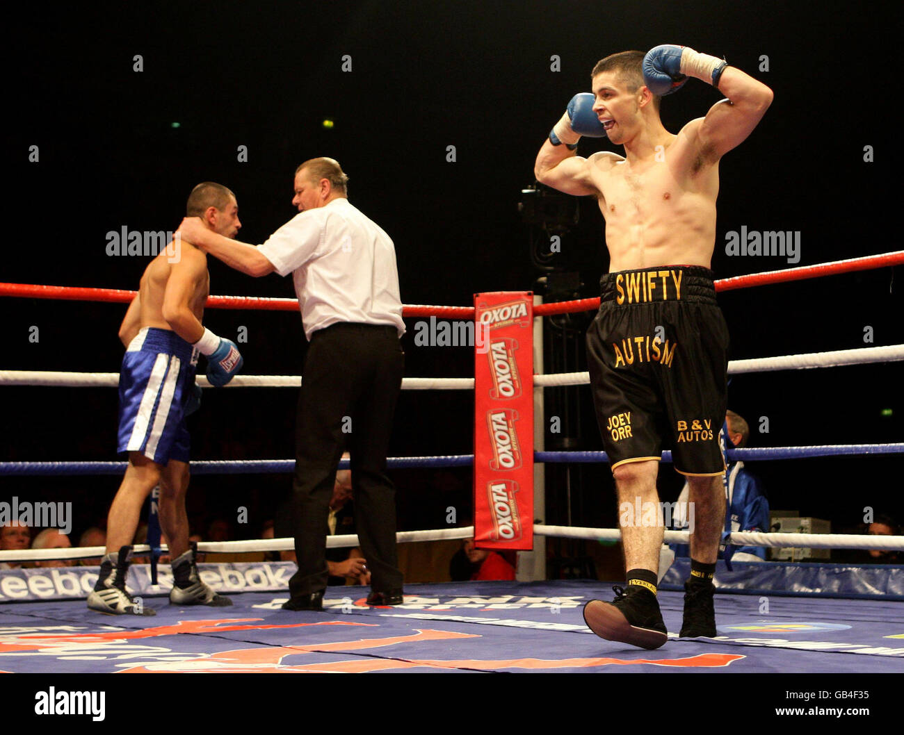 Stephen Smith (right) celebrates beating Vladimir Borov during their ...