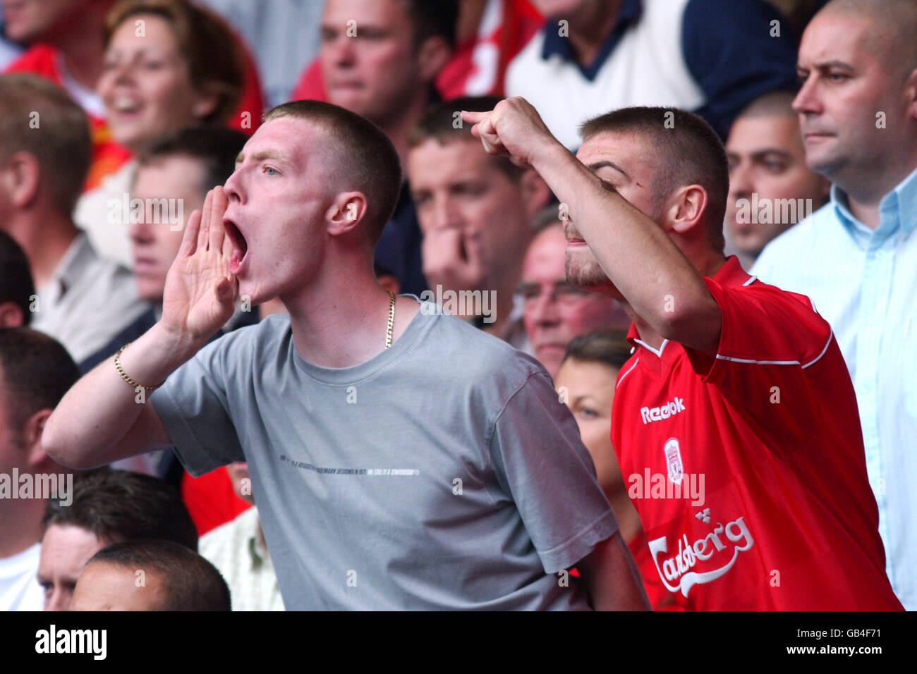 Football fans shouting premier hi-res stock photography and images - Alamy