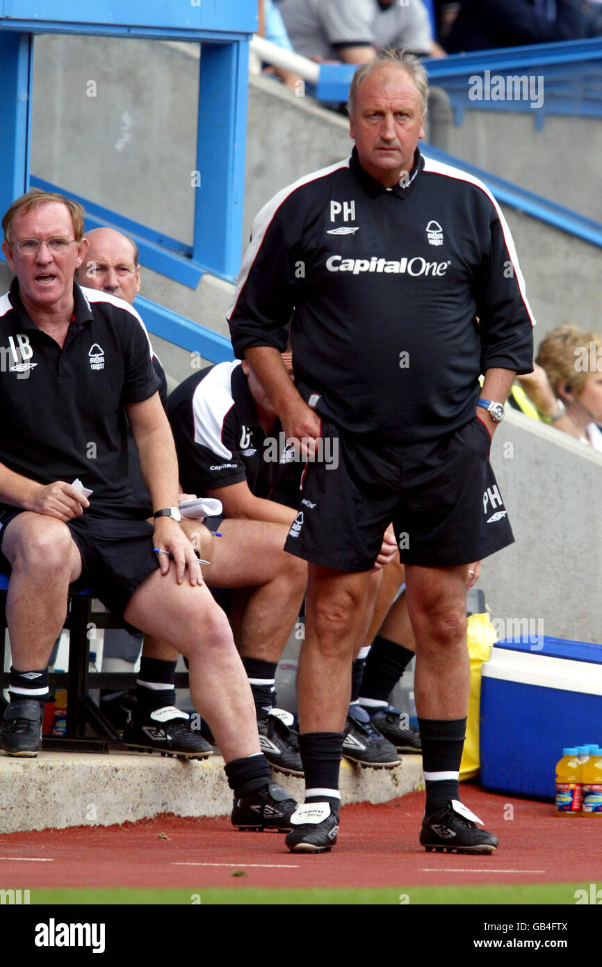Nottingham forest manager paul hart hi-res stock photography and images ...
