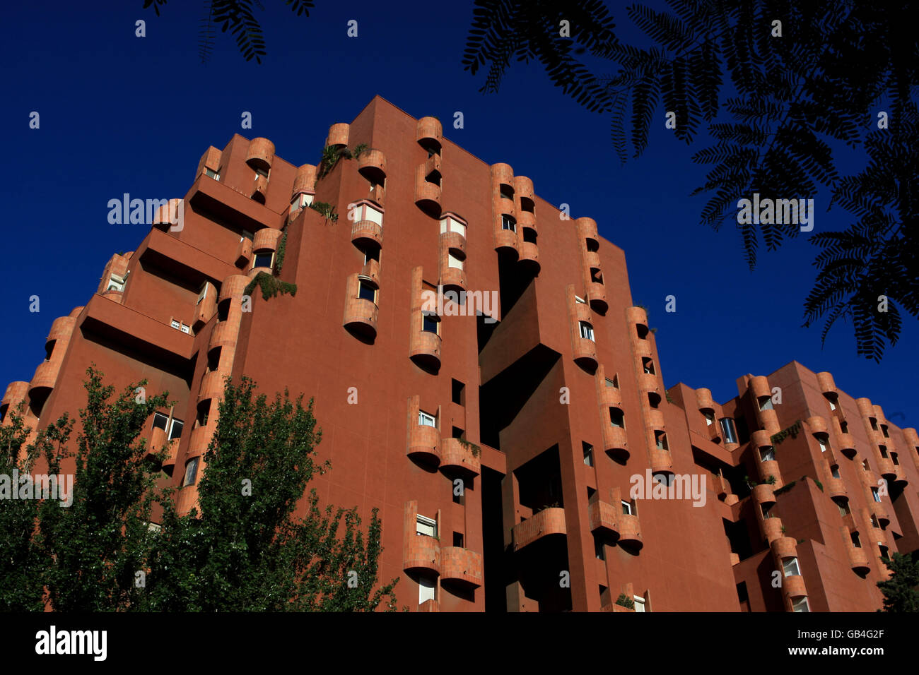 Apartment block barcelona hi-res stock photography and images - Alamy
