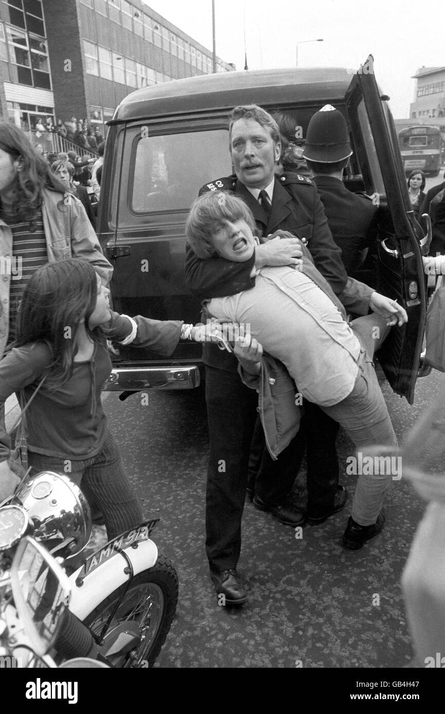 Headlock police hi-res stock photography and images - Alamy