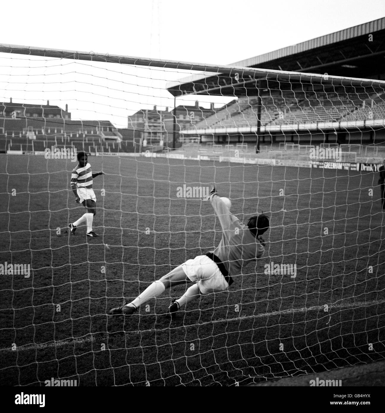 Eusebio queens park rangers hi-res stock photography and images - Alamy