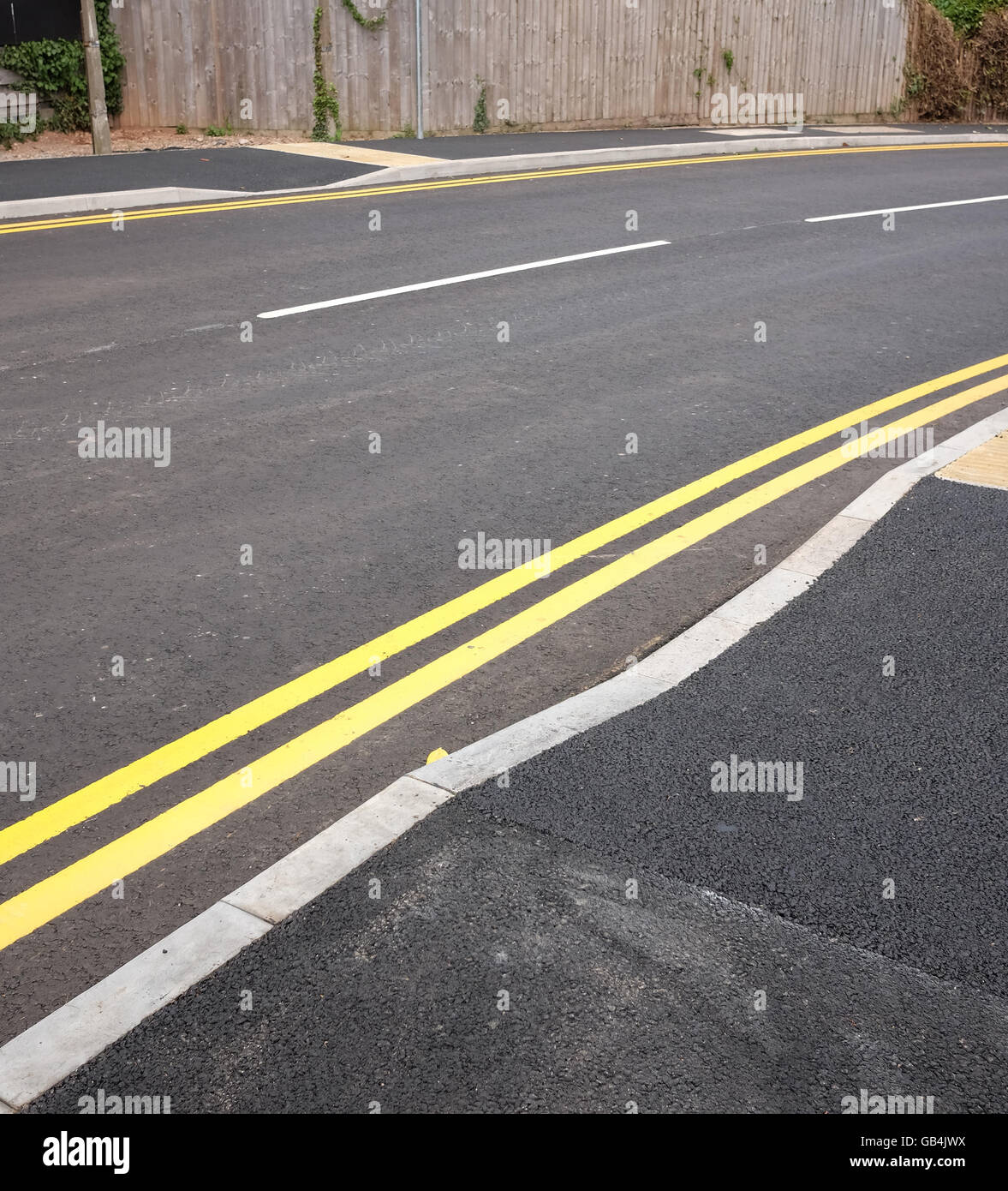 Dropped kerb hi-res stock photography and images - Alamy