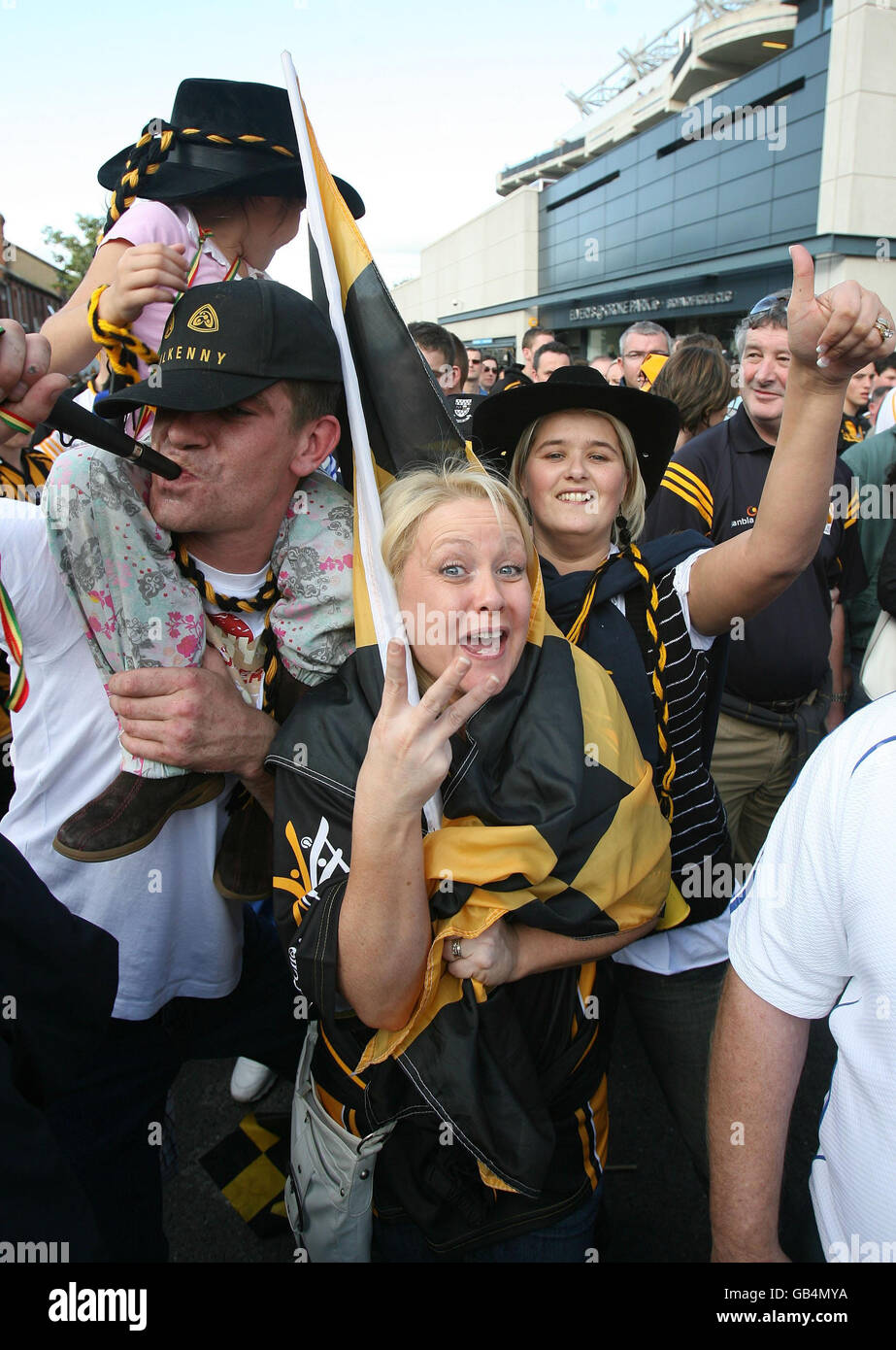 Hurling fans cheering hi-res stock photography and images - Alamy