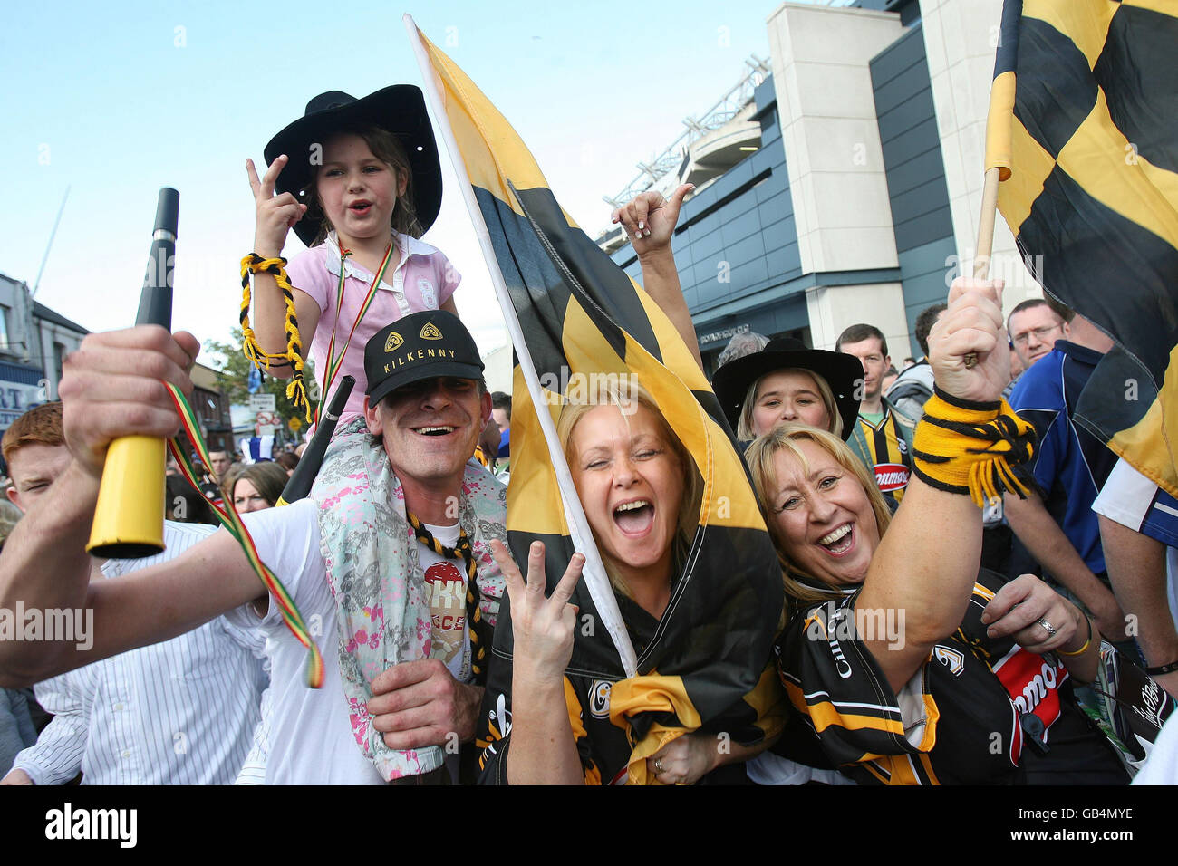 Hurling fans cheering hi-res stock photography and images - Alamy