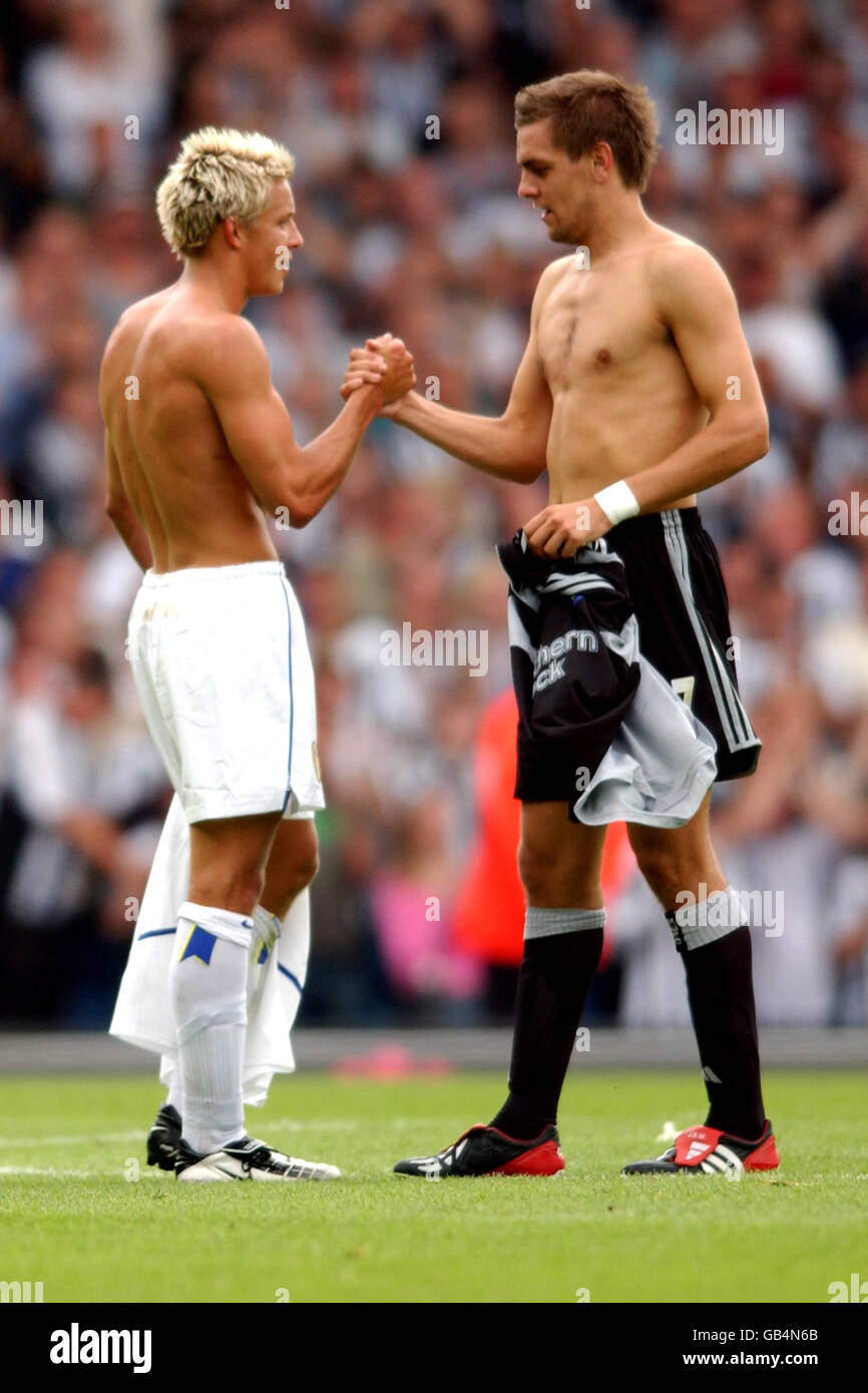 Leeds United's Alan Smith (l) swops shirts with ex-team mate Jonathan ...