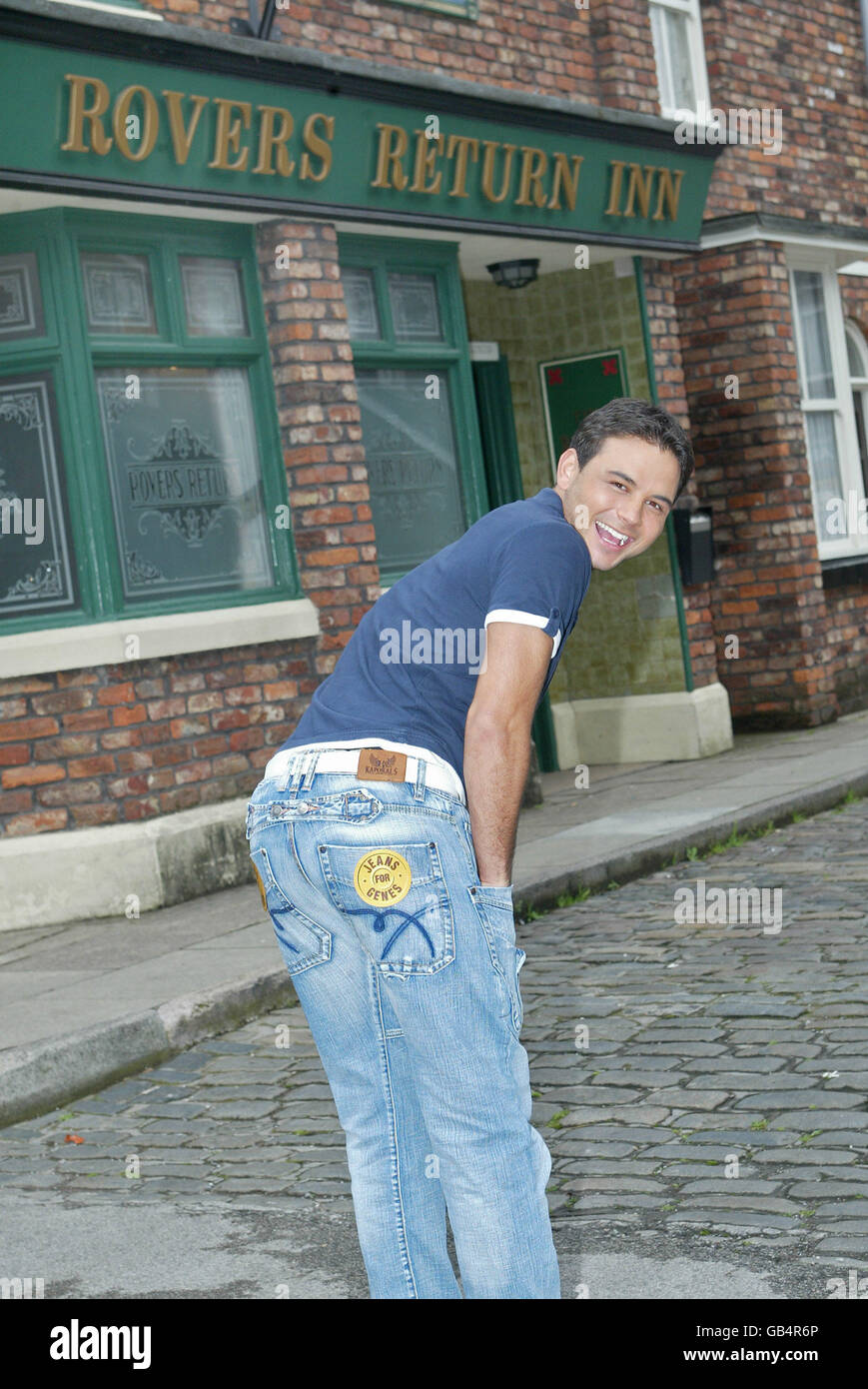 Ryan Thomas is crowned 'Rear of the Year 2008' on the set of Coronation ...